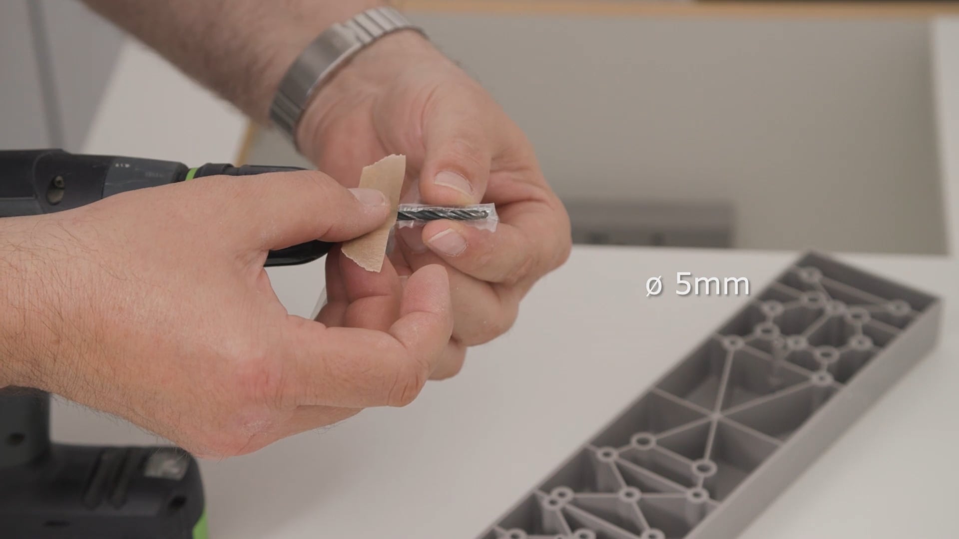 LOOSE DRAWER INSTALLATION on Vimeo
