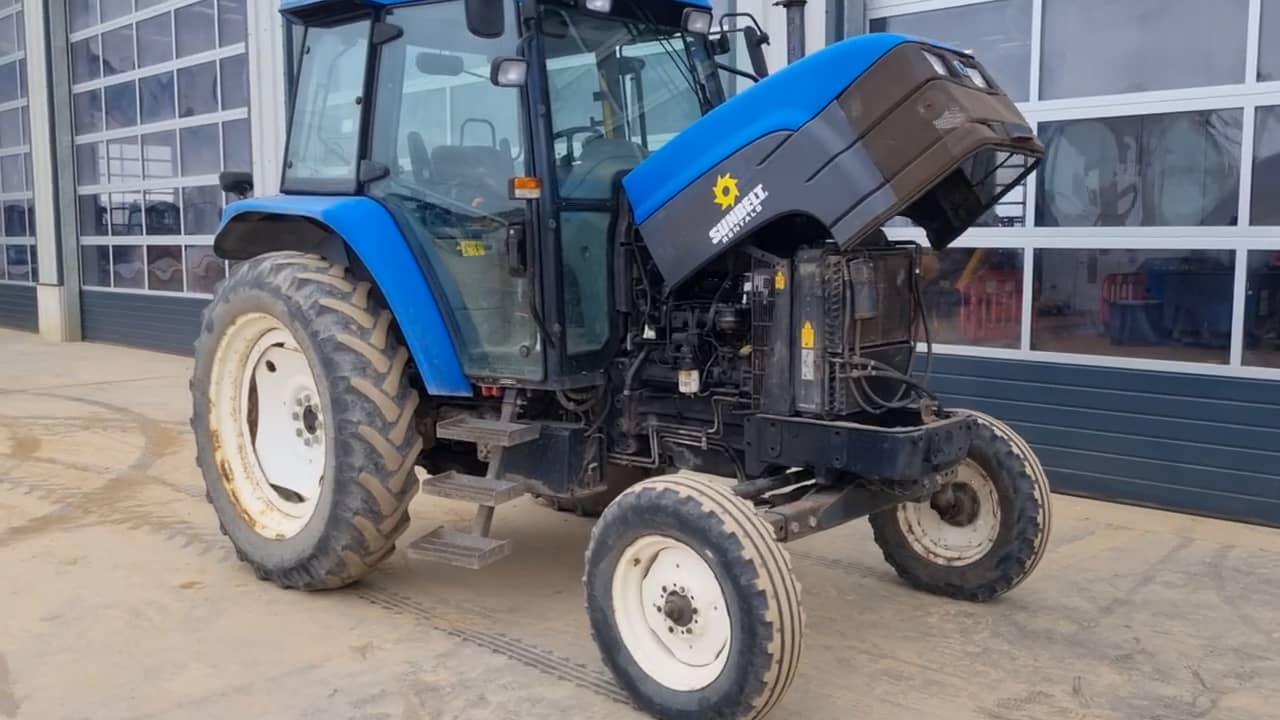 New Holland 2WD Tractor, Spool Valve - Leeds June 23 on Vimeo
