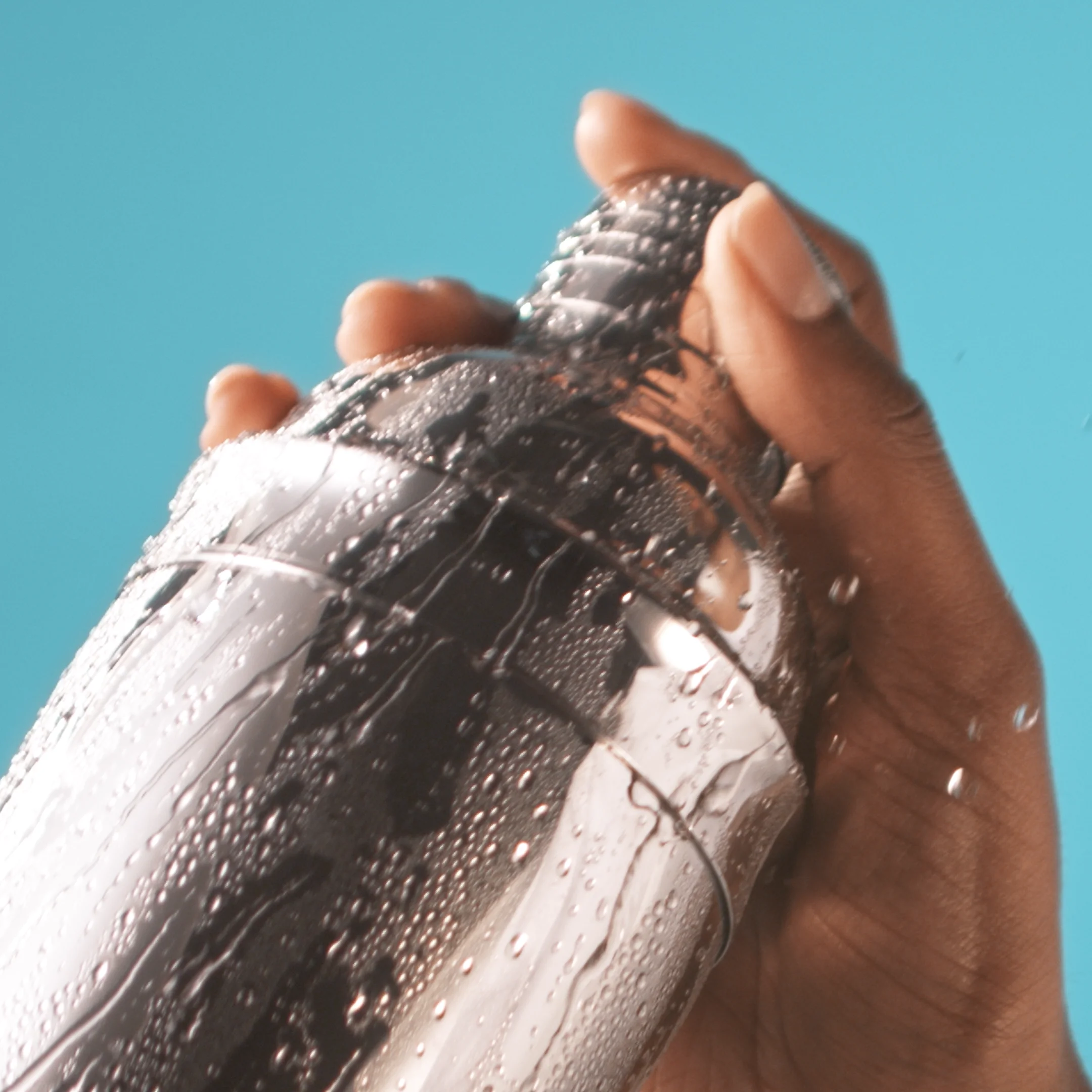 F23_Bombay_SensesStirred_HowTo_French75_15s_1x1_CLEAN on Vimeo