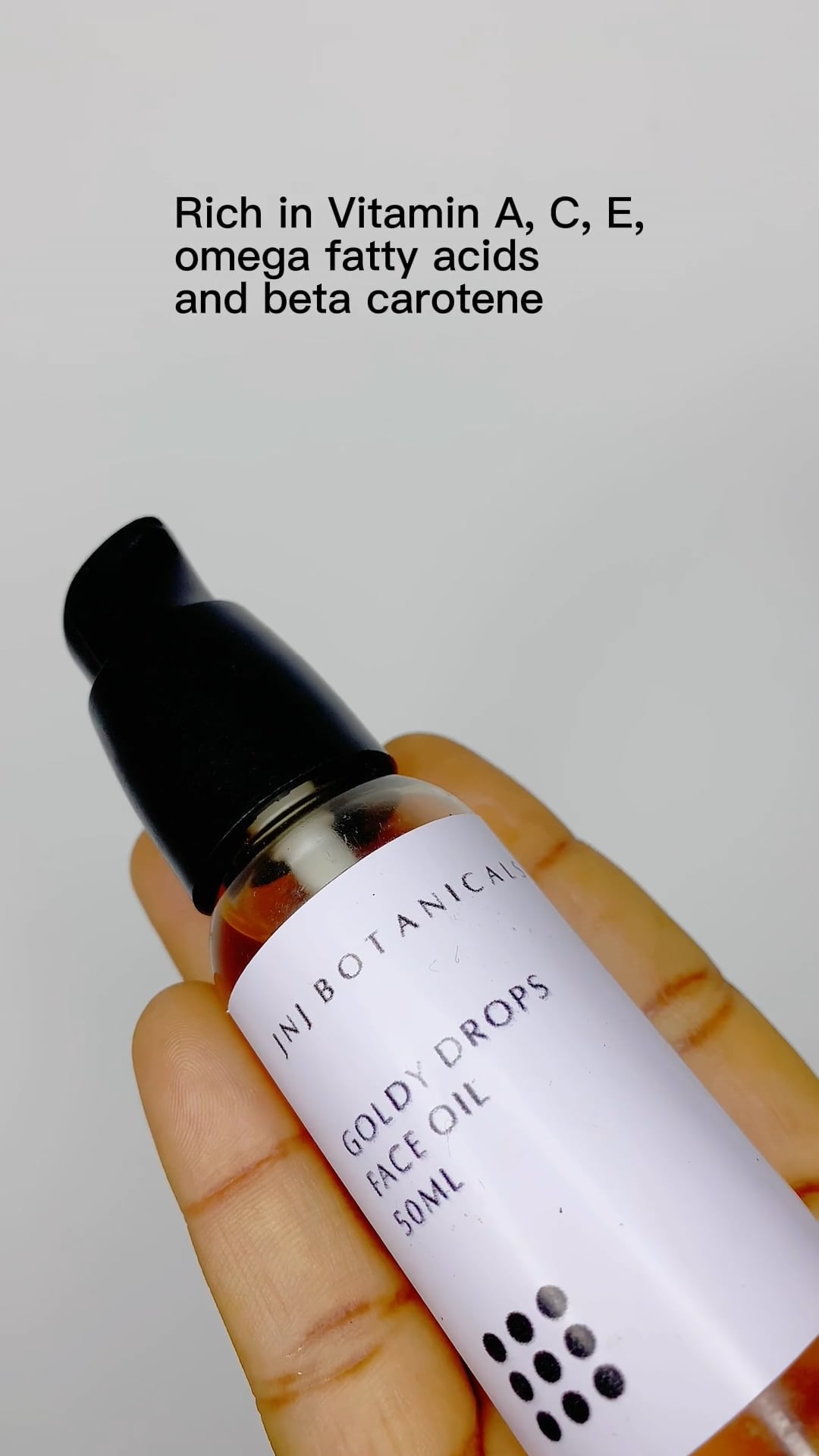 Goldy Drops Face Oil on Vimeo