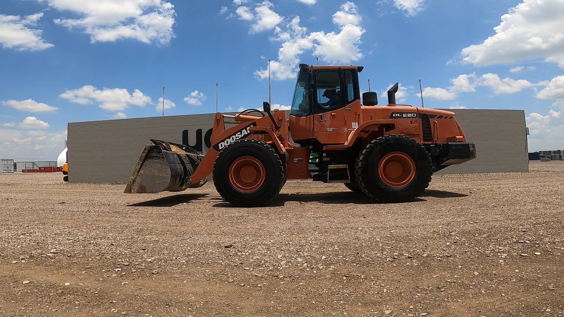 Doosan DL220-5 Wheeled Loader -Y&F - Texas June 23 on Vimeo