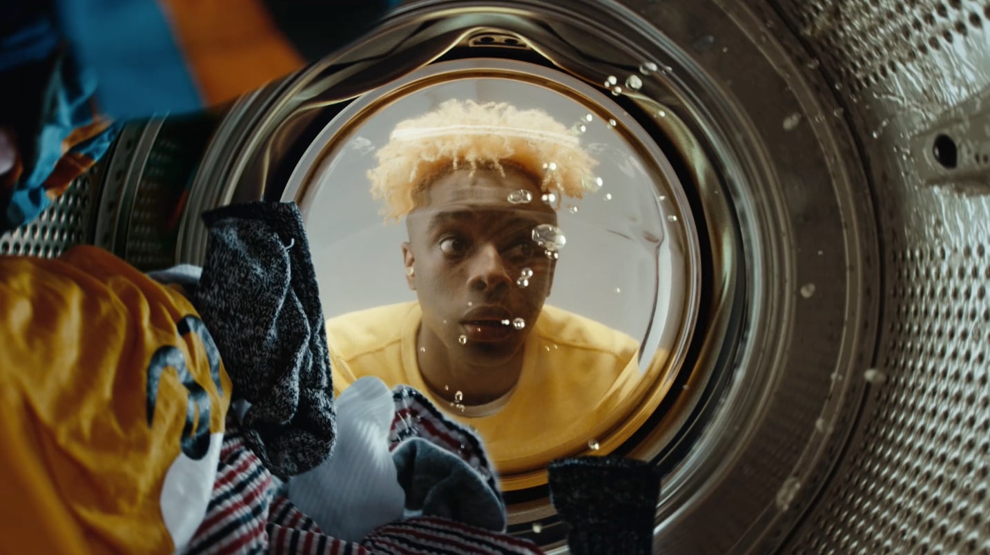 Apple "Laundry" directed by Alain Briere on Vimeo