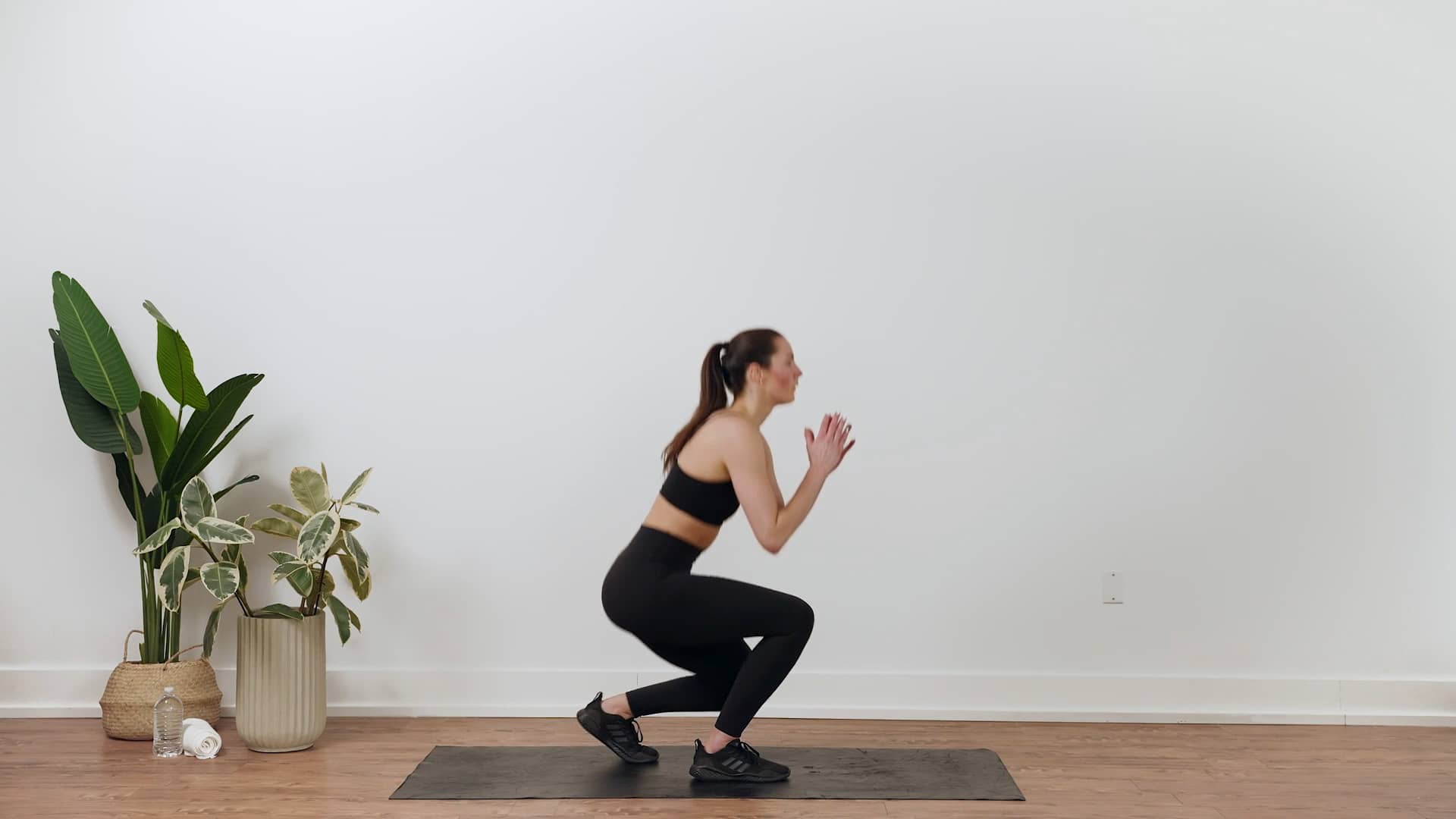 Staggered Squats (R) on Vimeo