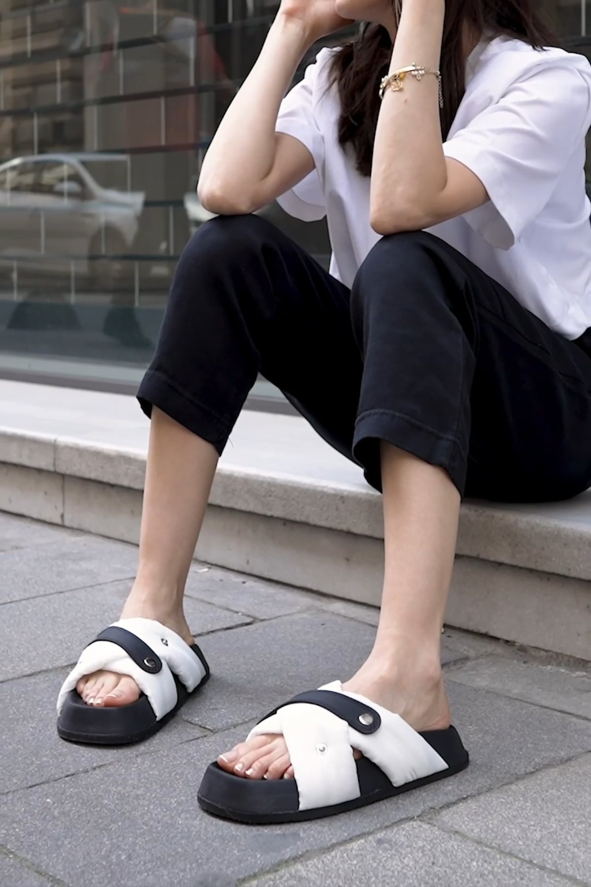 Pegia Puffy High Sole Women's Slippers 219001 White on Vimeo