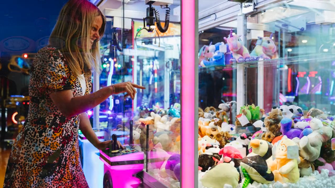 Elaut Claw Machines For Arcades & FECs on Vimeo