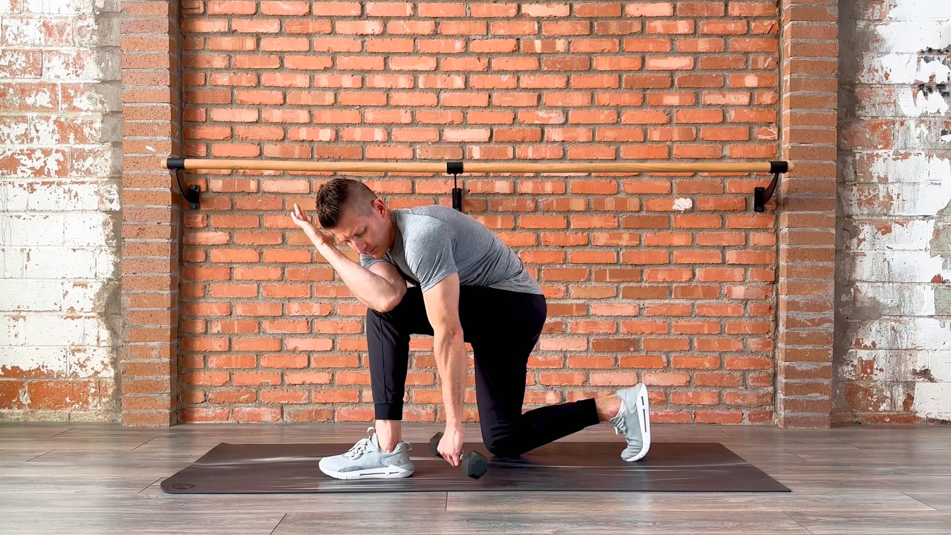 Half Kneel Elbow Crossover Diagonal Extension on Vimeo