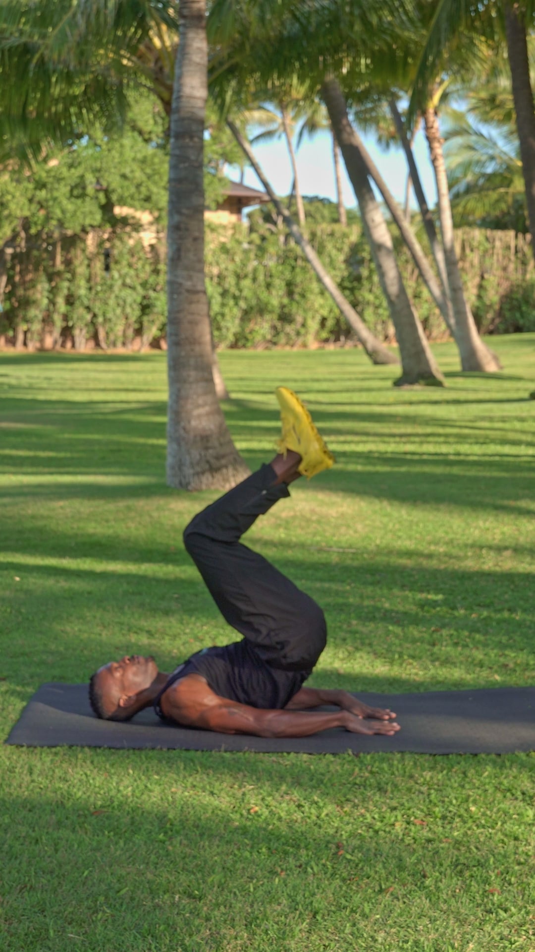 CLUB 9 REVERSE CRUNCHES on Vimeo