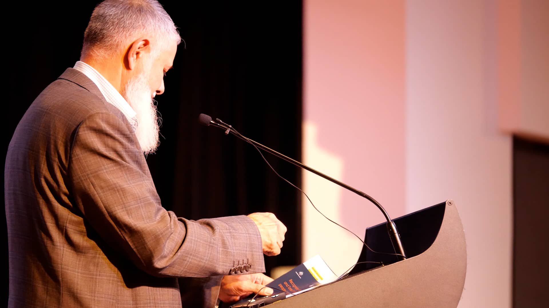 Speaker Uncle Andrew Gardiner on Vimeo