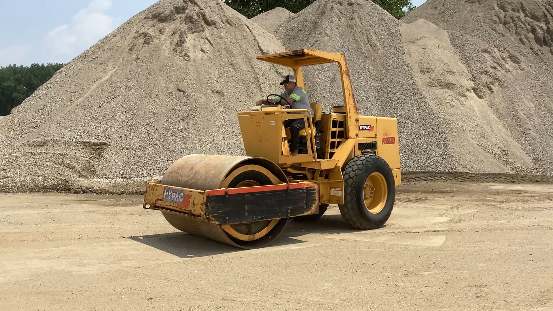 1998 HYPAC C830B SINGLE DRUM VIBRATORY ROLLER SN B208C1938V on Vimeo