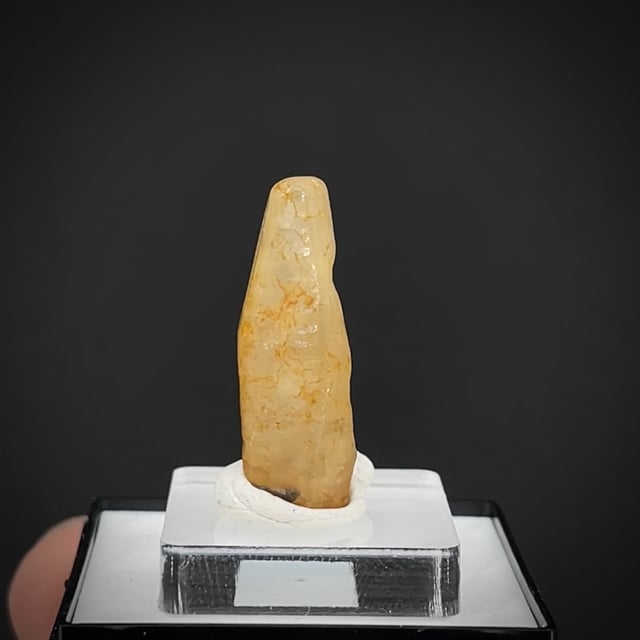 Corundum var. Yellow Sapphire | Ratnapura, Sri Lanka