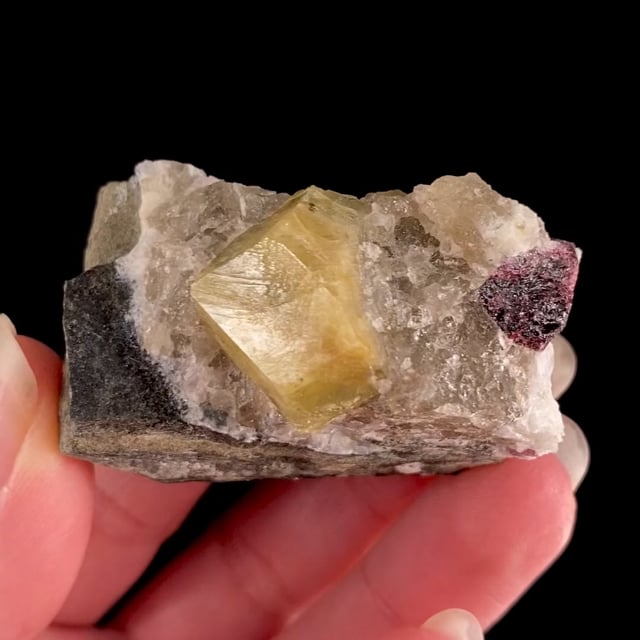 Rhodizite (rare) | Tetezantsio pegmatites, Tetezantsio-Andoabatokely ...