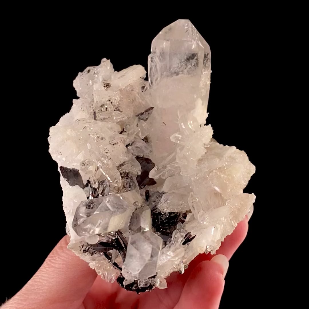 Quartz with Brookite on Vimeo