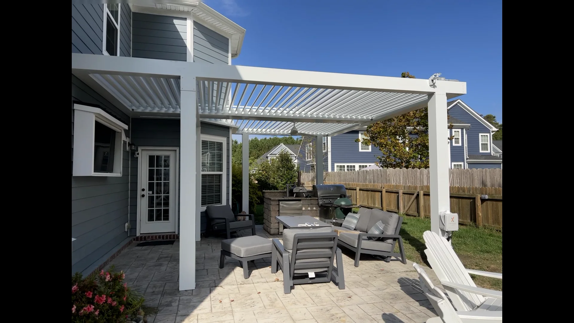 StruXure Motorized Pergola on Vimeo