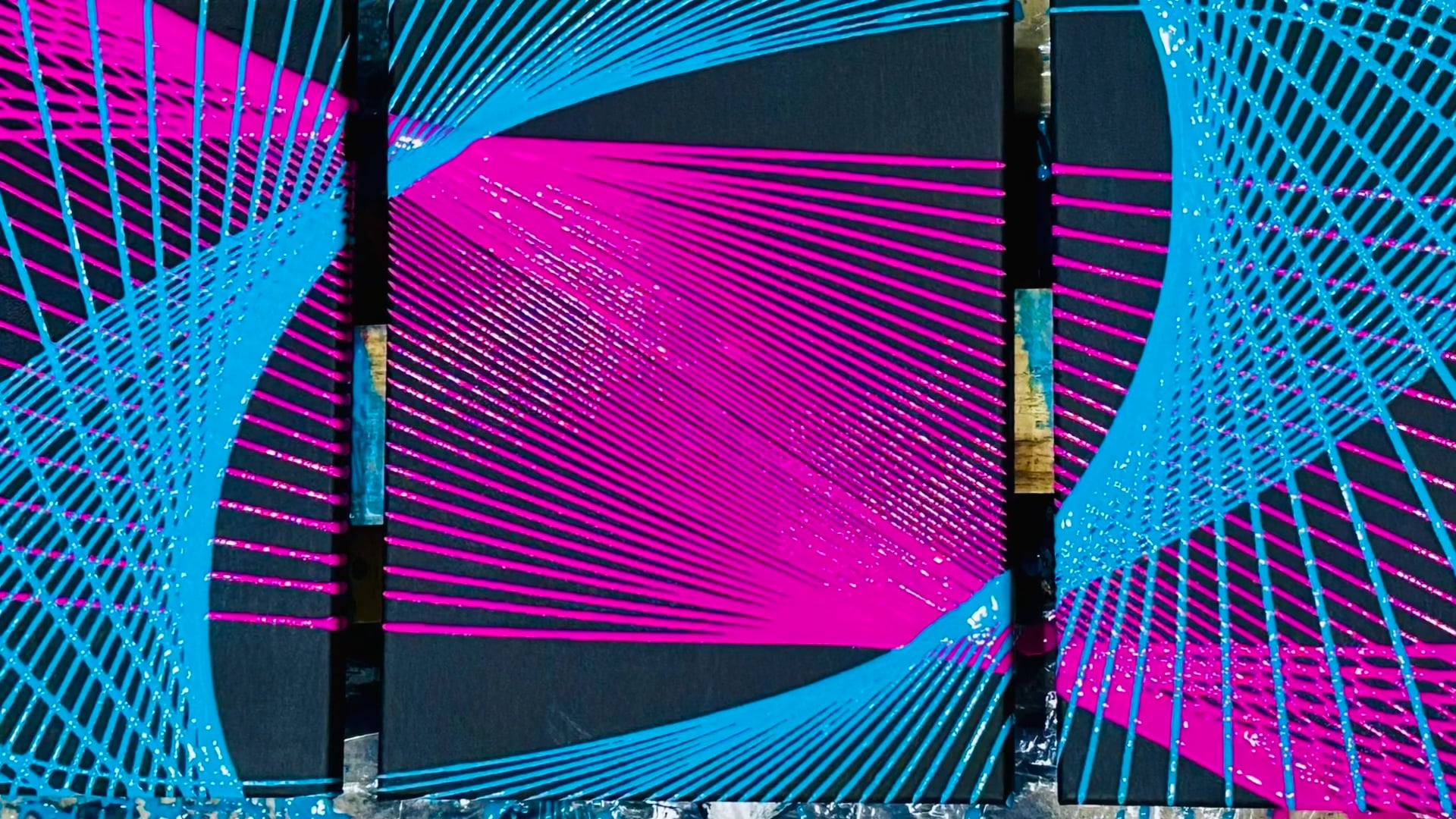 Talented Artist Creating Stunning Pendulum Paintings