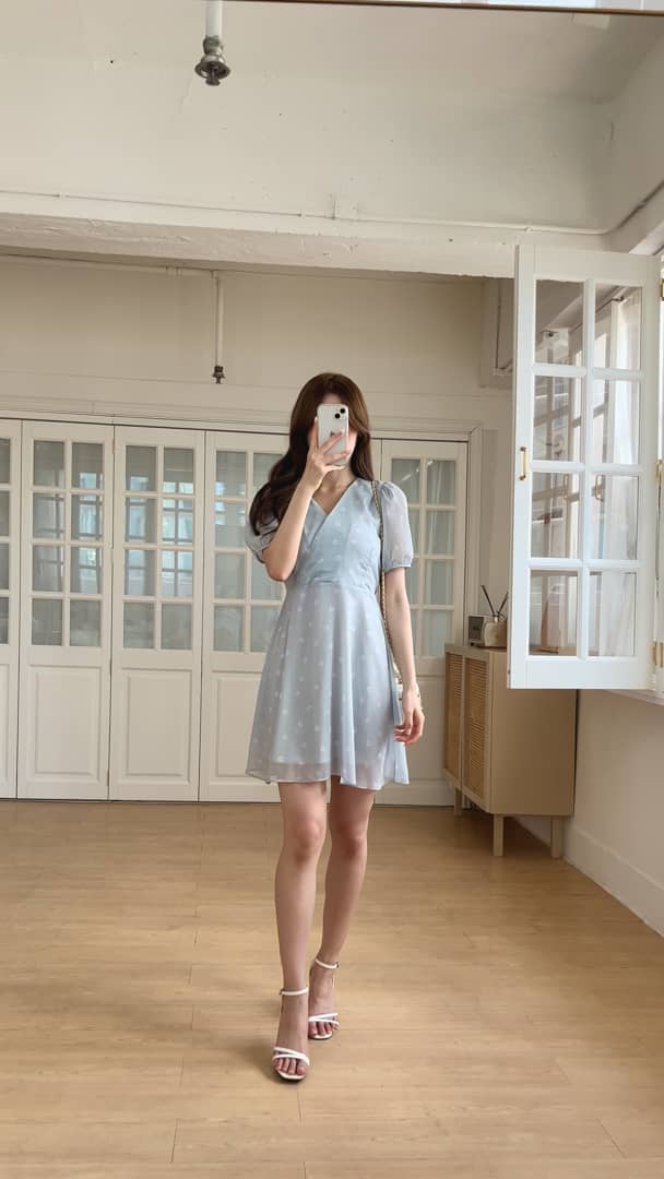 Daisy Secret Dress - Blue on Vimeo