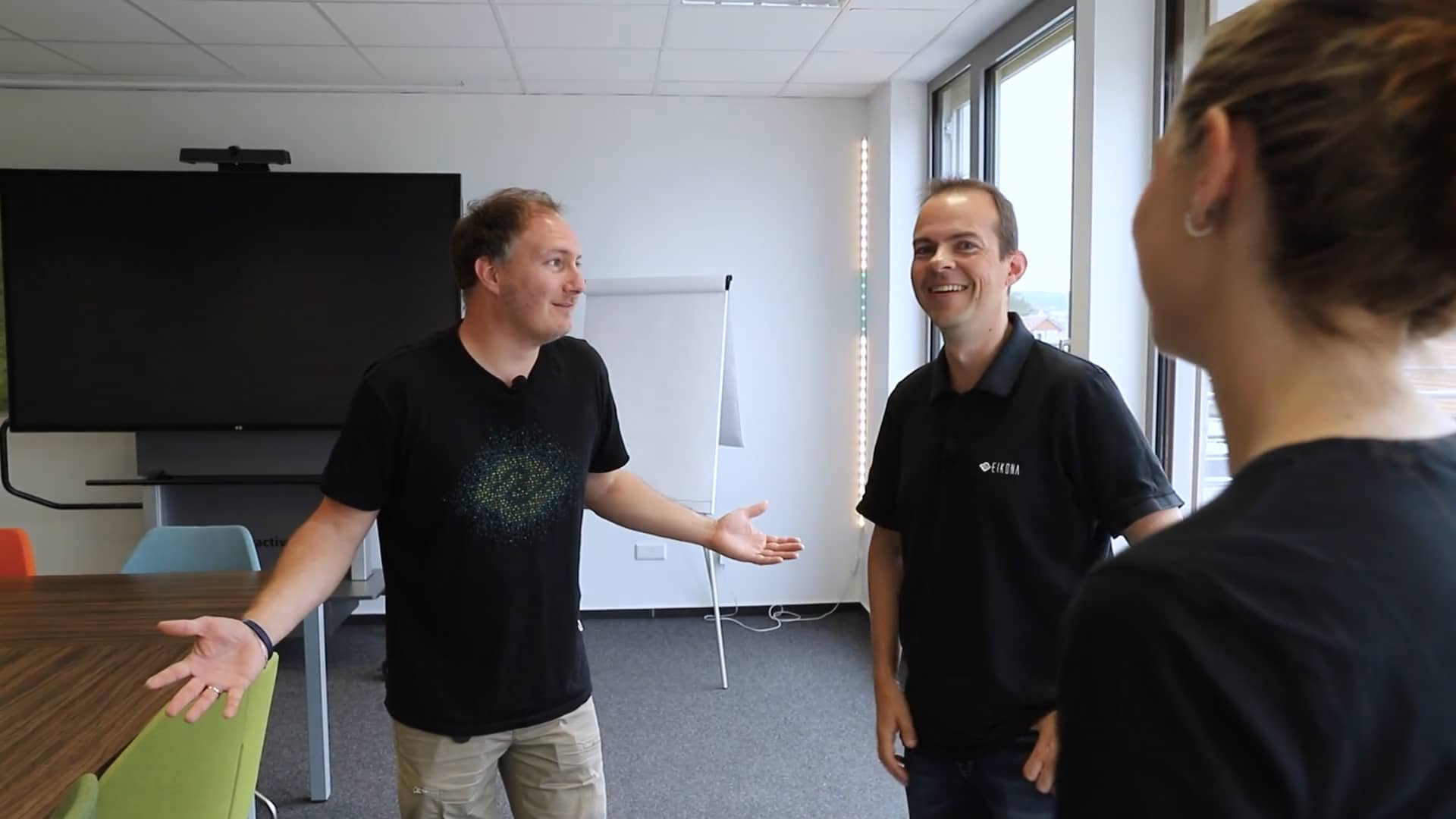 P2877 Eikona - Escape Koffer - Auflösung on Vimeo