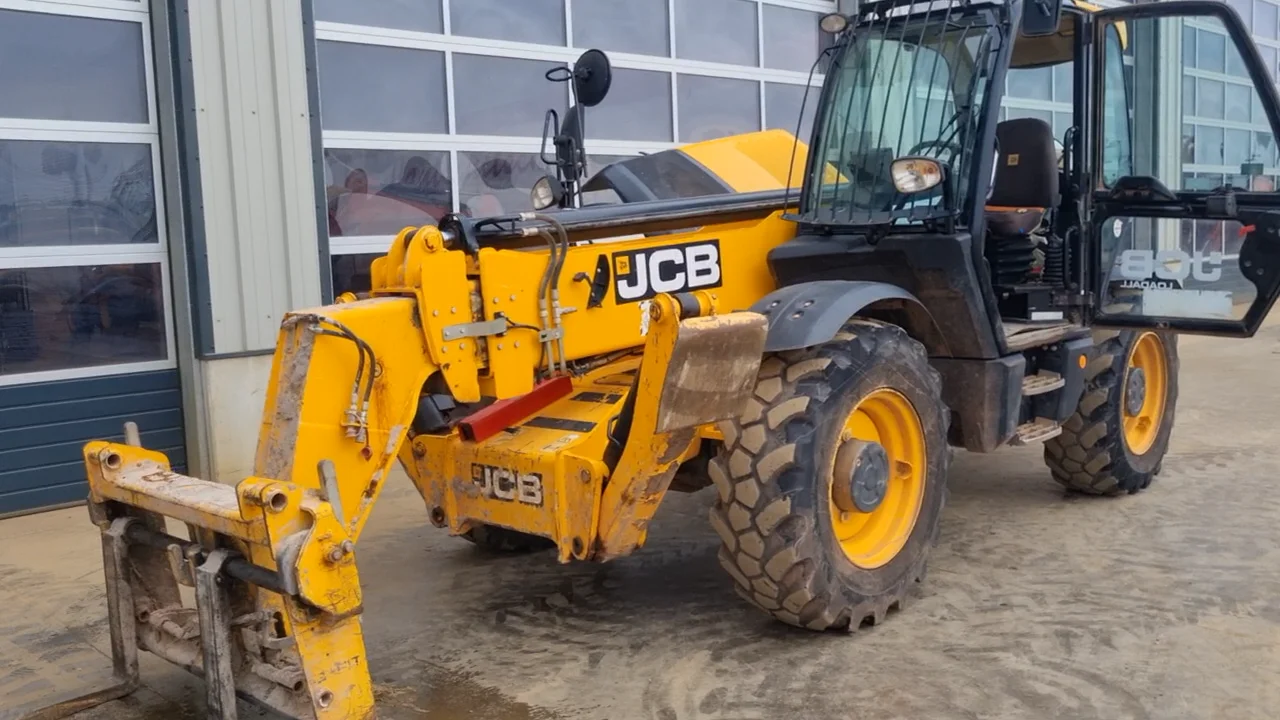 JCB 540-140 Hi Viz - Leeds August 23 on Vimeo