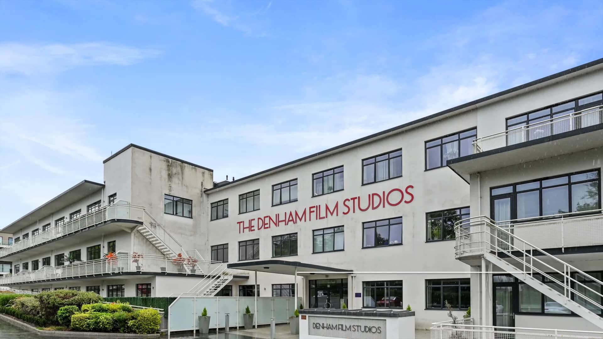 Dan Godfrey - 2 Bed Flat, Denham Studios on Vimeo