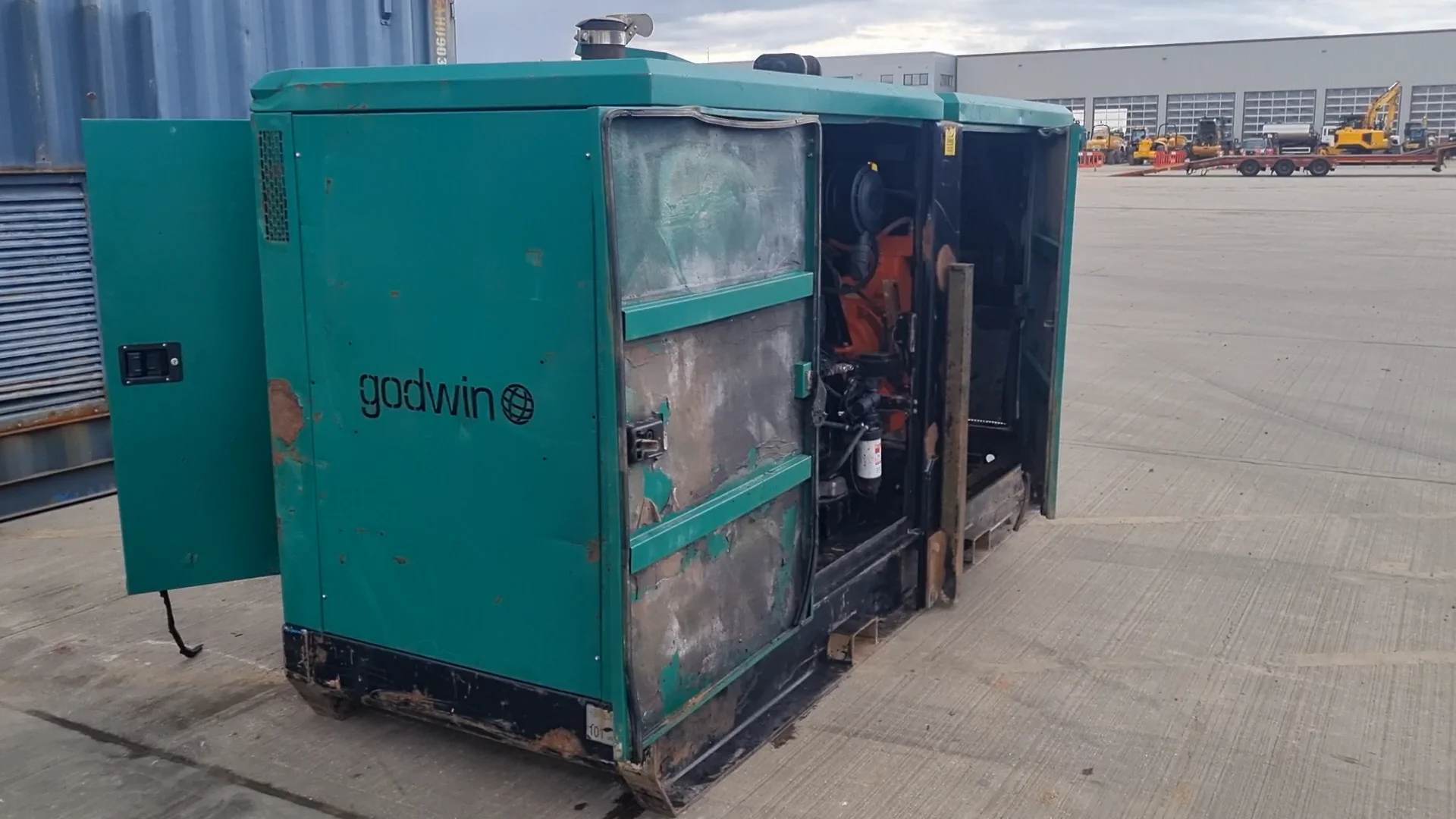 Godwin 4.5" Skid Mounted Water Pump, 4 Cylinder Engine - Leeds August ...