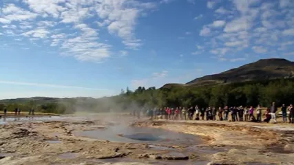 1crowd_watching_natural_water_eruption_on_ground_6892347.mp4 on Vimeo