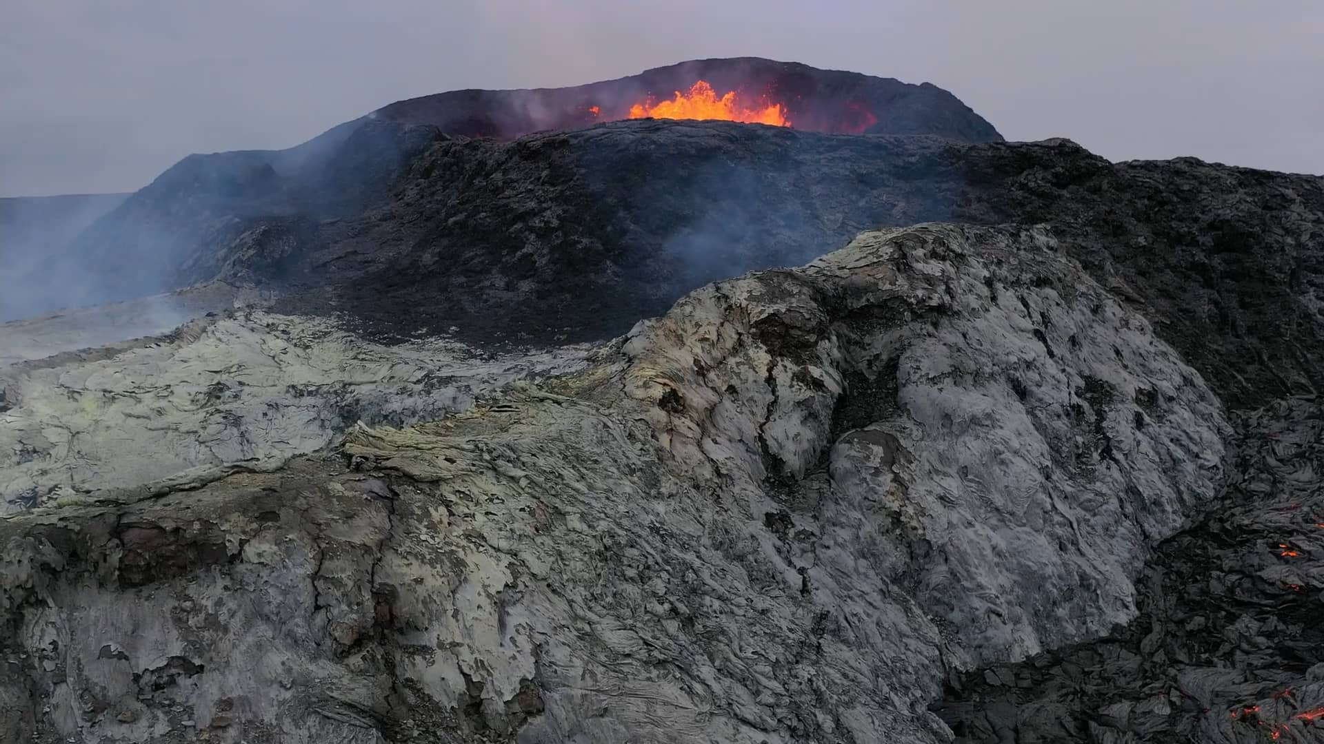 "Volcano in the Clouds" by Luis Vilariño on Vimeo