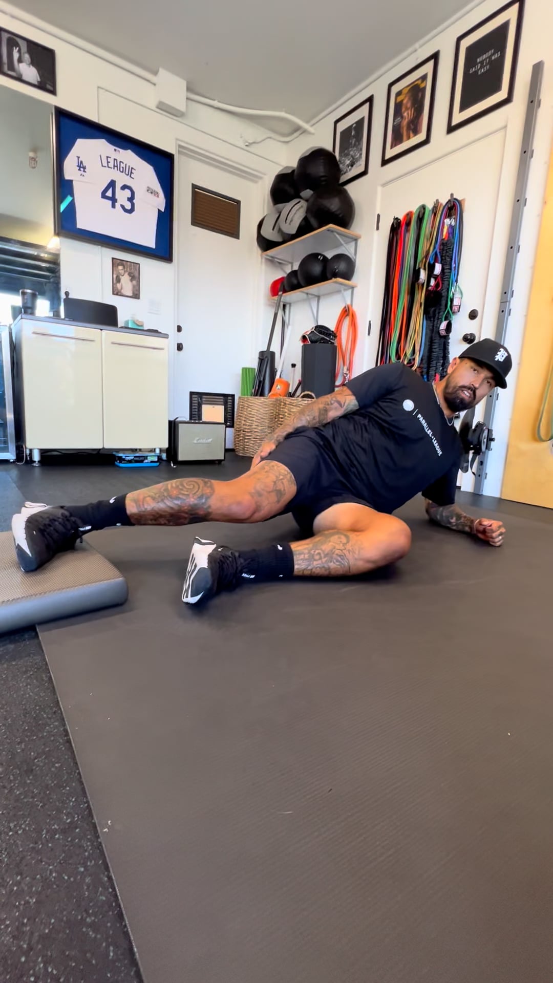 Side Plank Pillar Bridge Single Leg on Vimeo