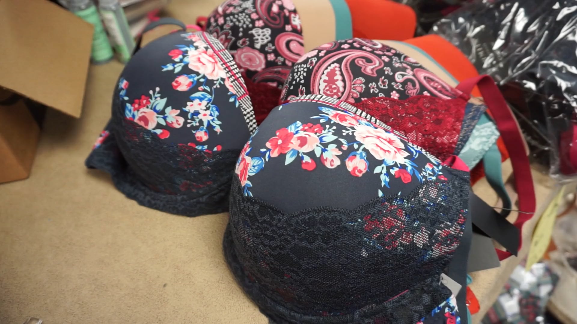 MEGA DEAL! $150! 30pc Womens Youmita Size ***36F!!!*** Full Coverage ...