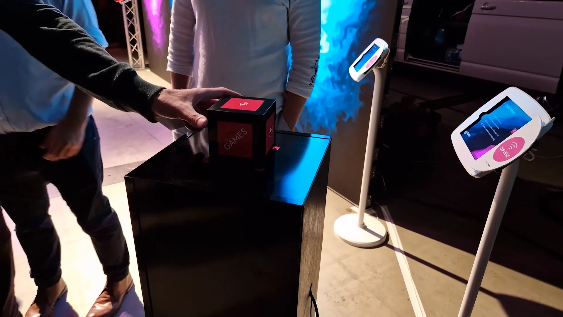 Farnborough: Tactile Triggering: RFID Cube Run Through