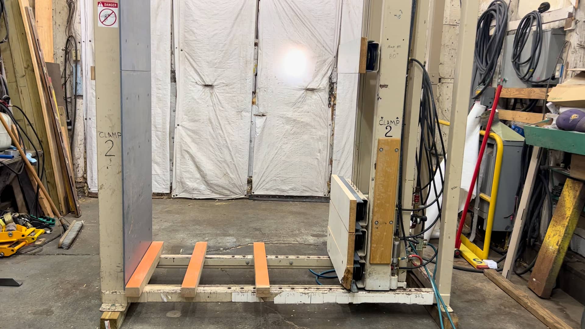 Uhling HP 3000 Case Clamp on Vimeo