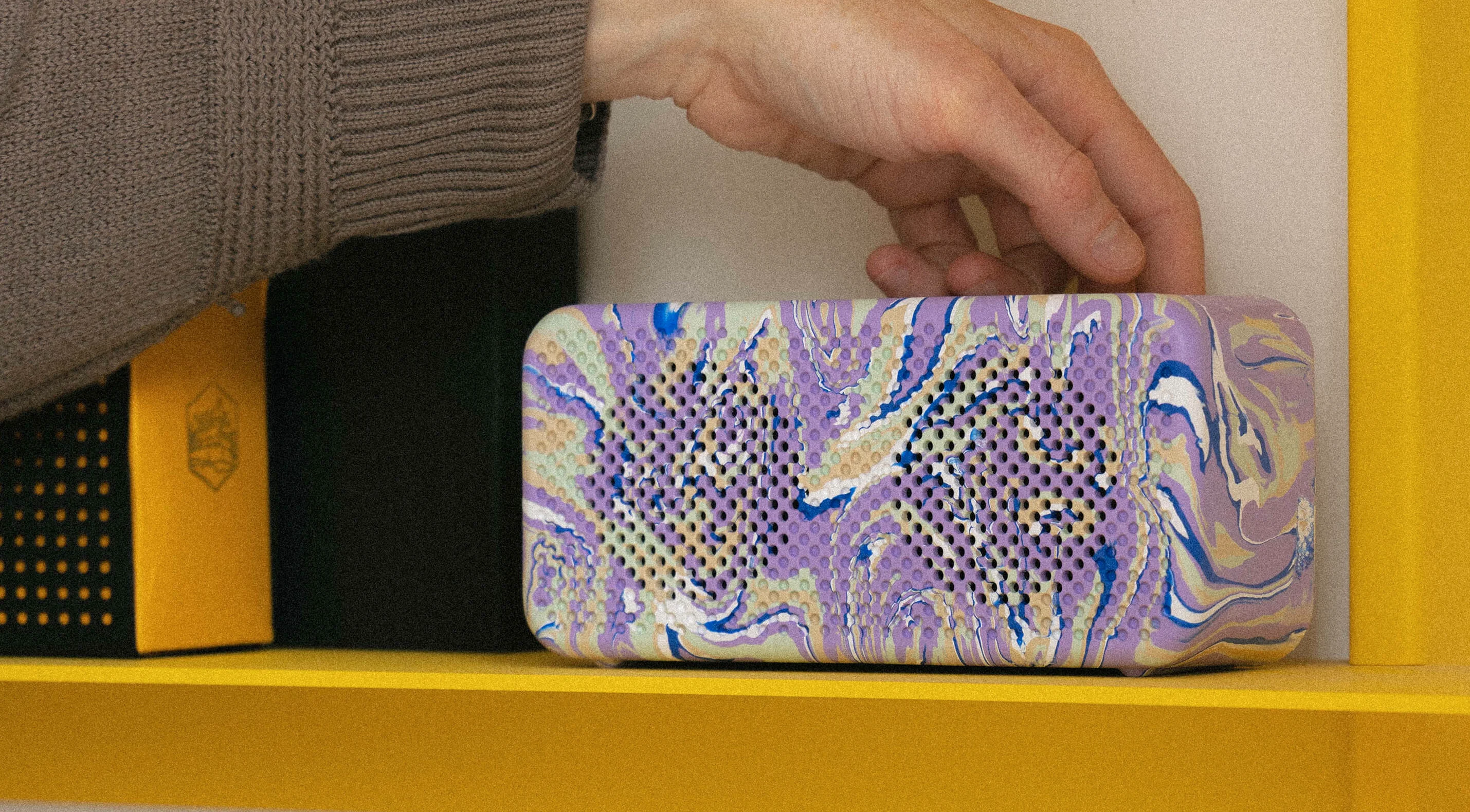 gomi - About the Studio