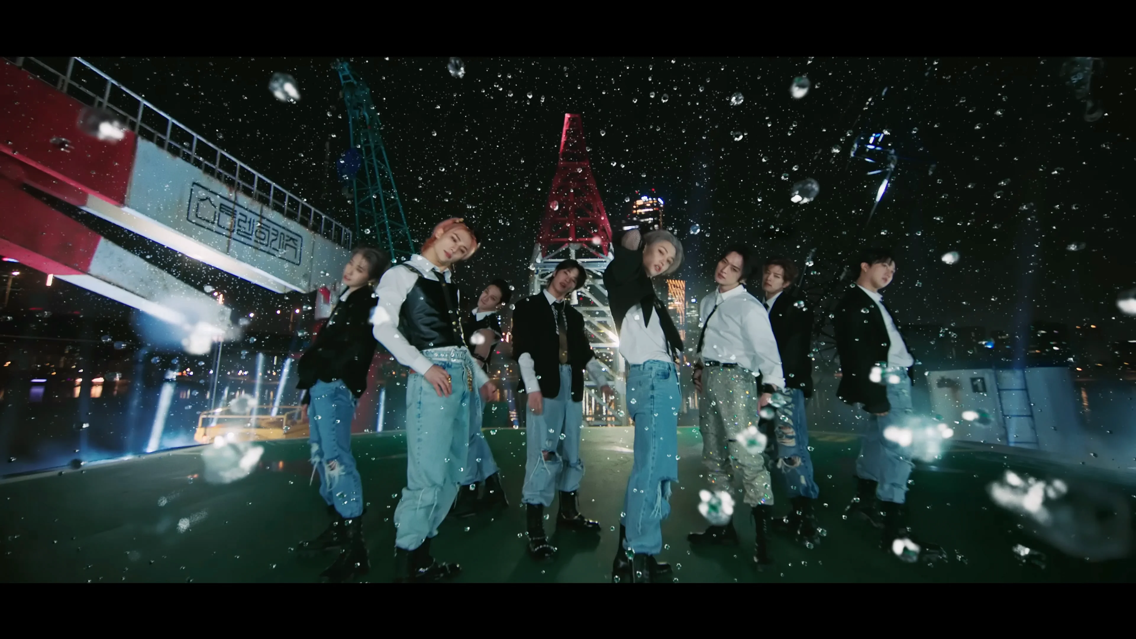 Stray Kids(스트레이 키즈) "특(S-Class)" MV