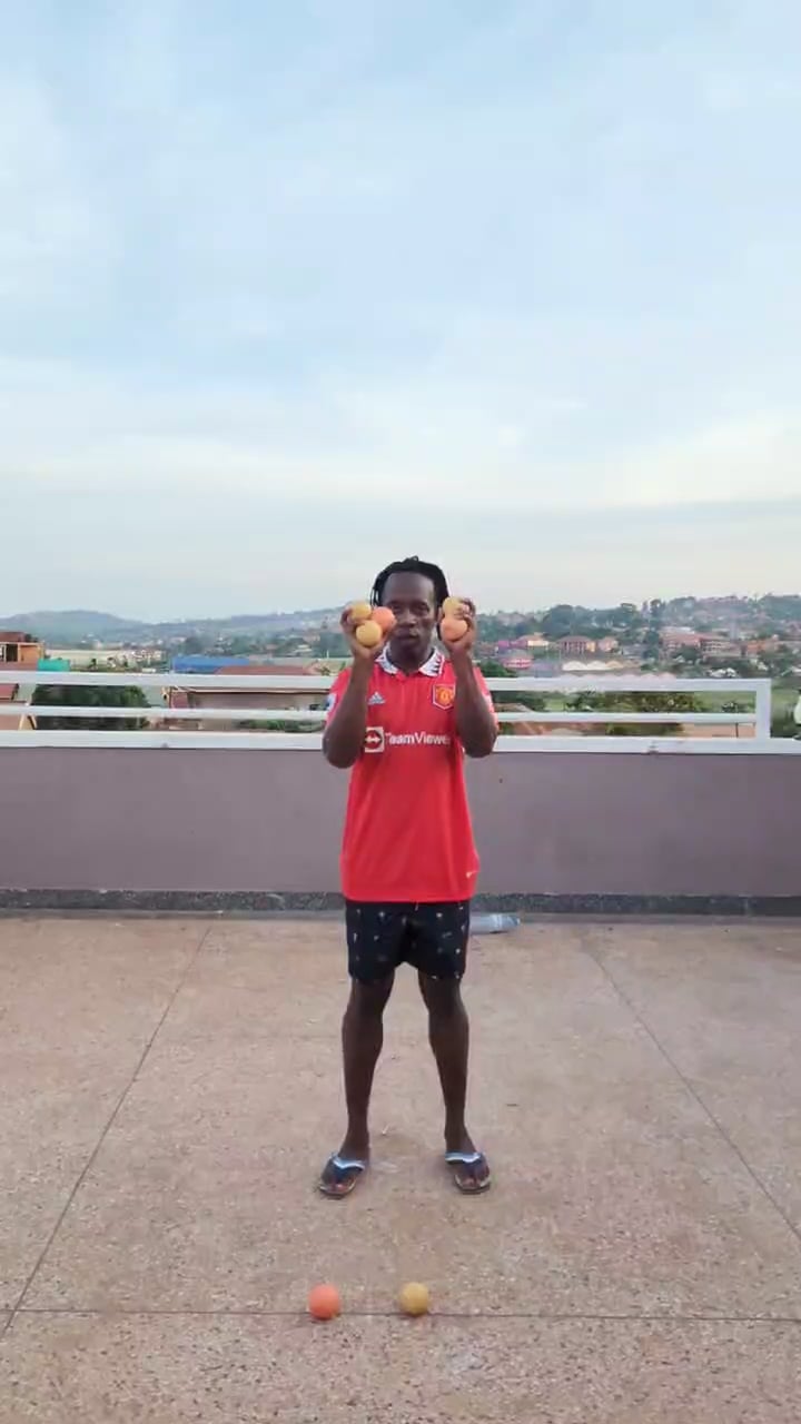 5 balls cascade on Vimeo