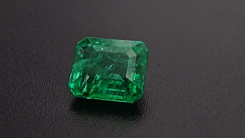 Smaragd_Smaragdschliff_2_00 on Vimeo