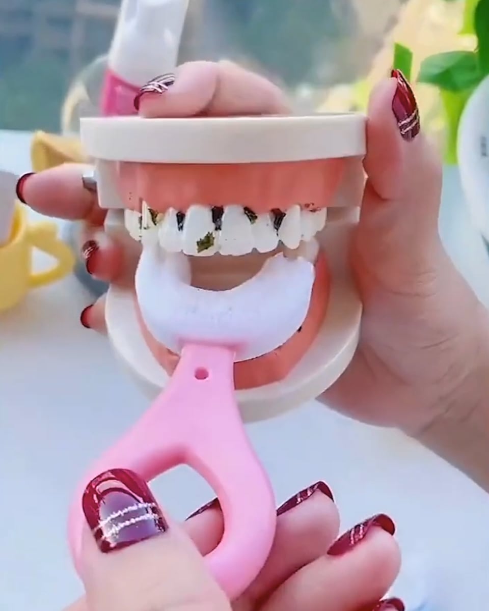 OraBlitz - 30 Seconds Kid Toothbrush captionless on Vimeo