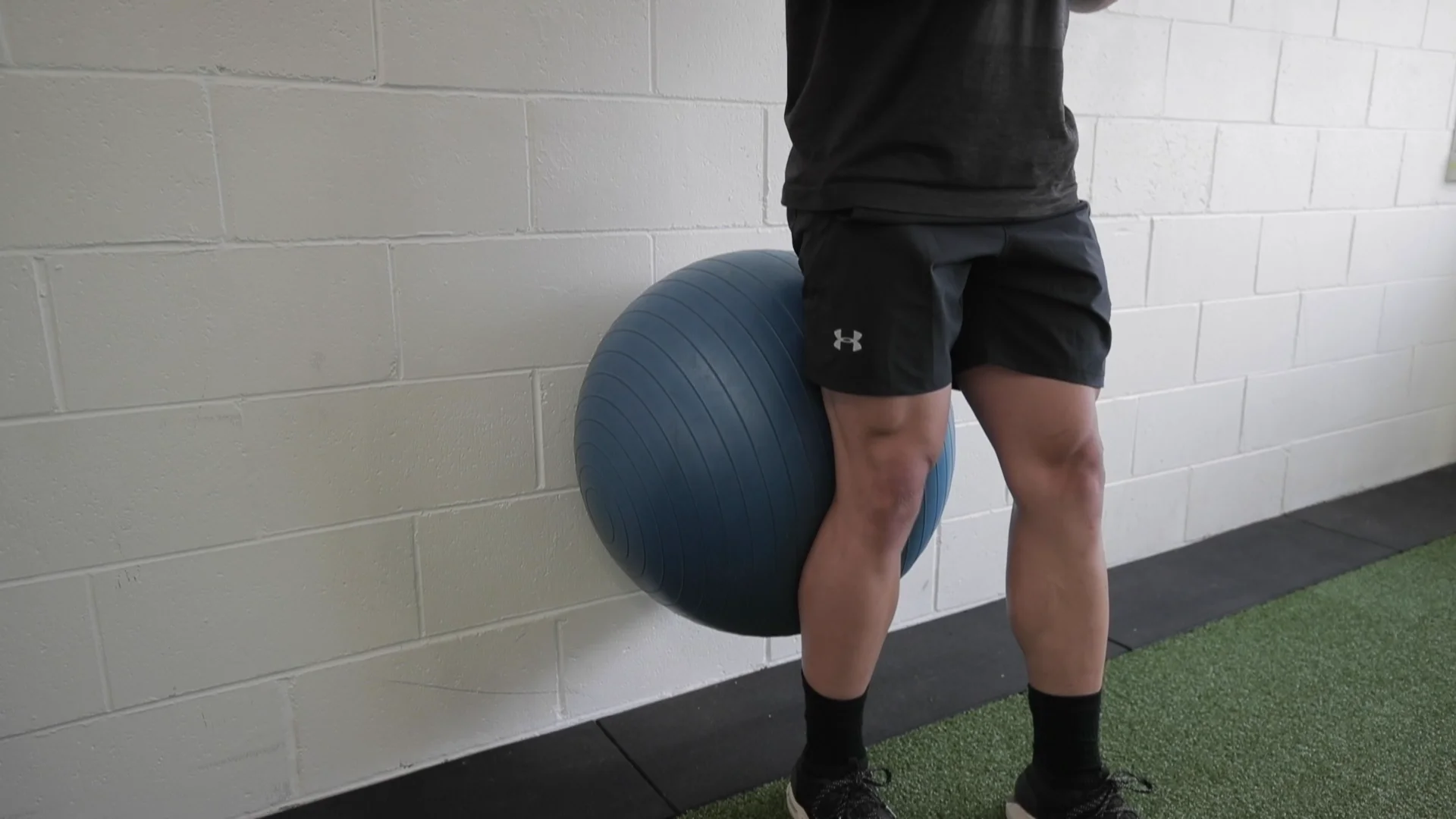 12.Knee extensions into swiss ball.ACL rehab