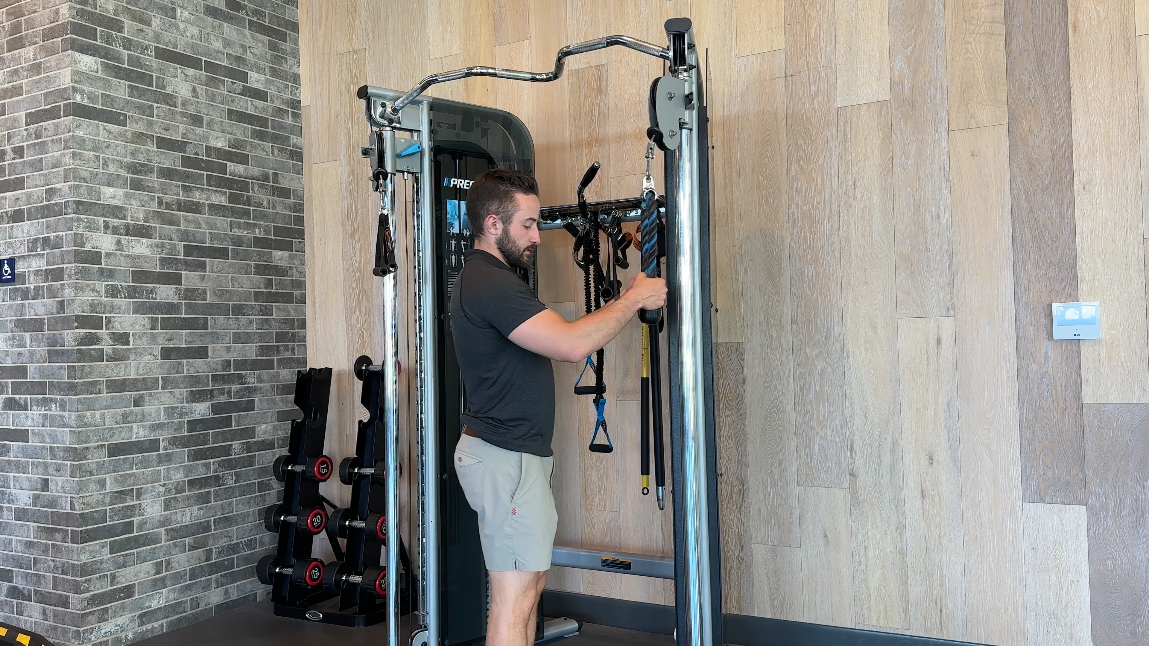 Tricep Rope Pushdown on Vimeo