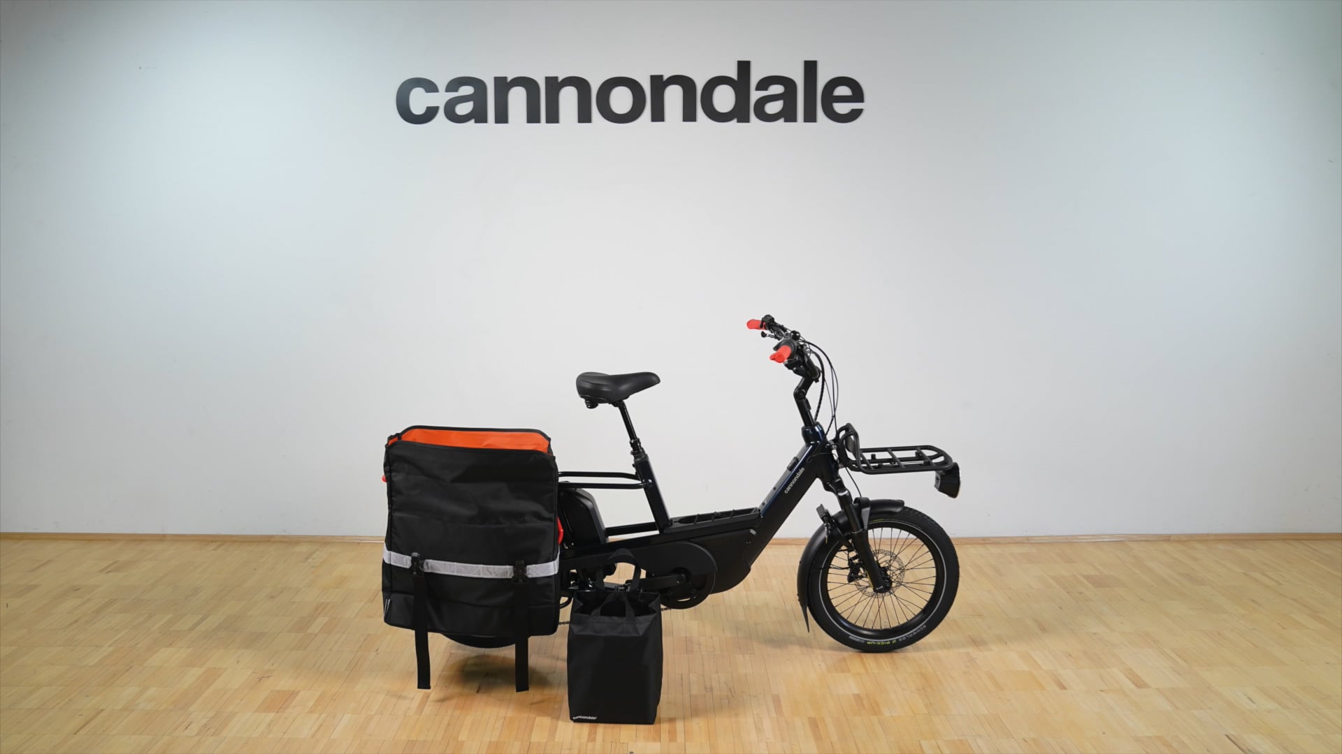 Cargowagen for release - 23002 8 Cargowagon Neo, accessories,no text 2 on Vimeo