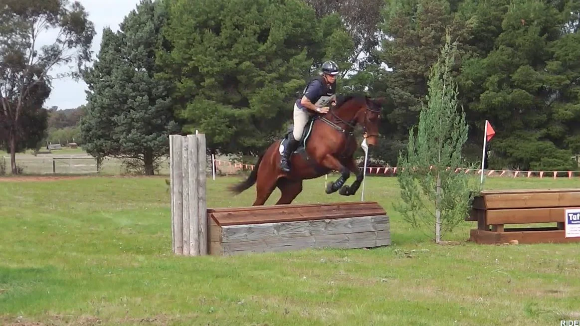 Ellie Nixon riding DIORETTA 241 EvA65 Wagga Wagga Horse Trials at ...
