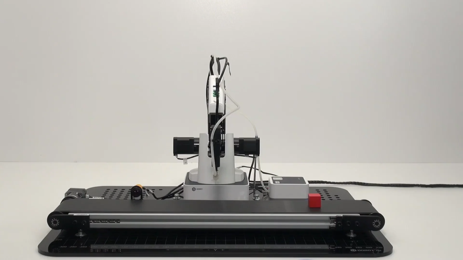 Dobot Magician & Conveyor belt - 06 Assignment: Move a cube in ...