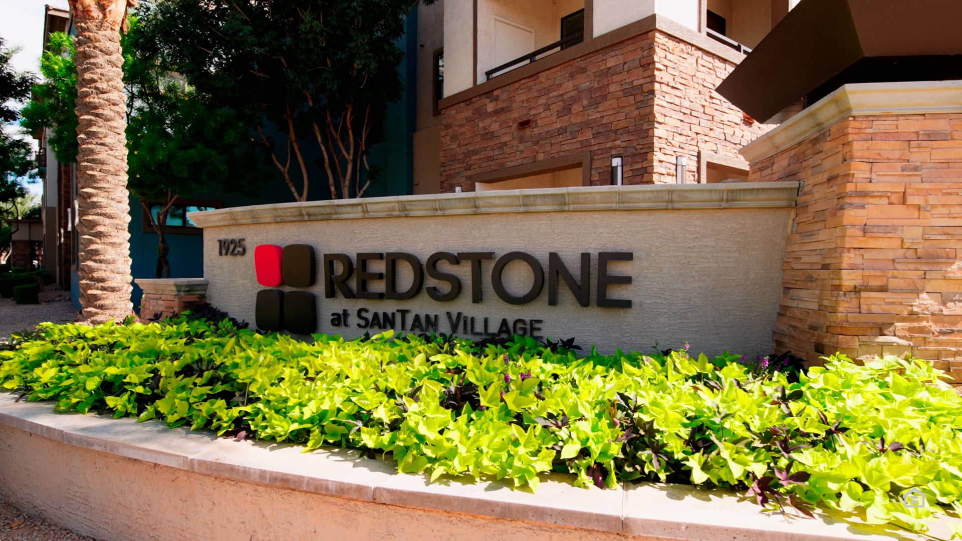 Redstone at San Tan Village - The Amenities on Vimeo