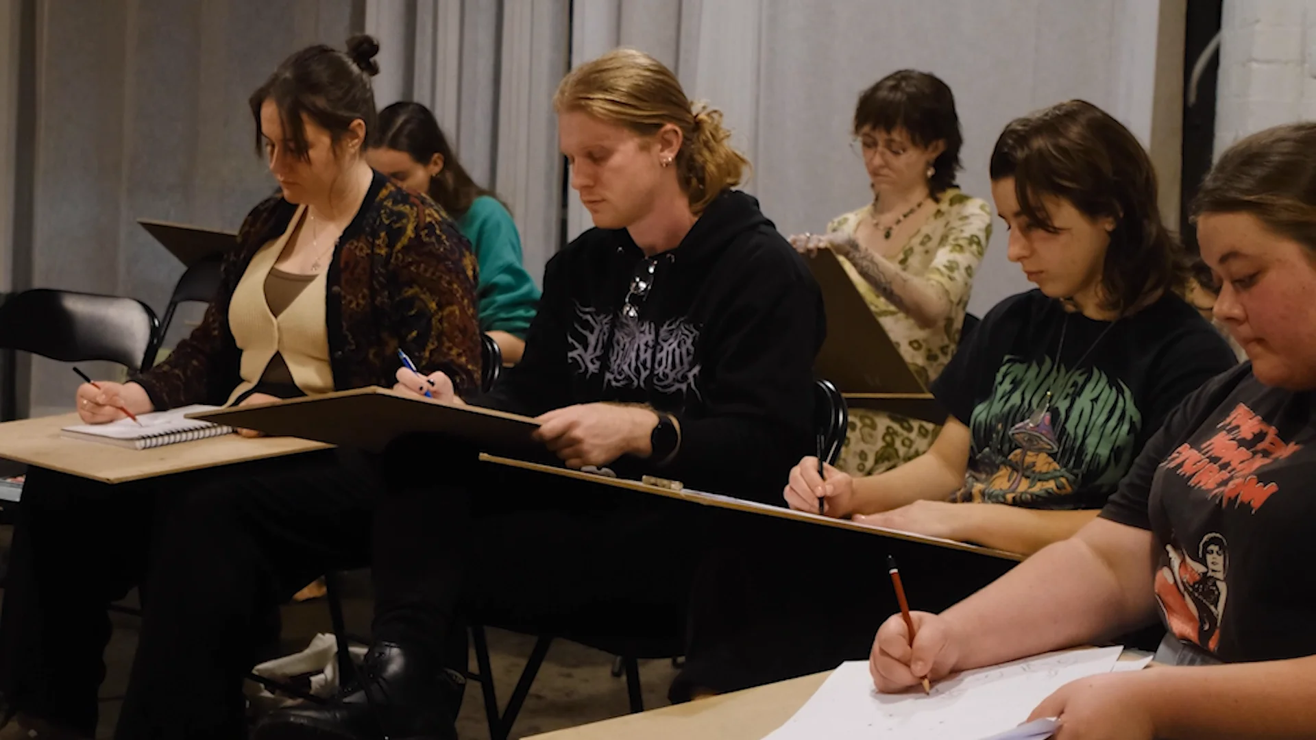 Long Pose Life Drawing Session With Studio Maverik