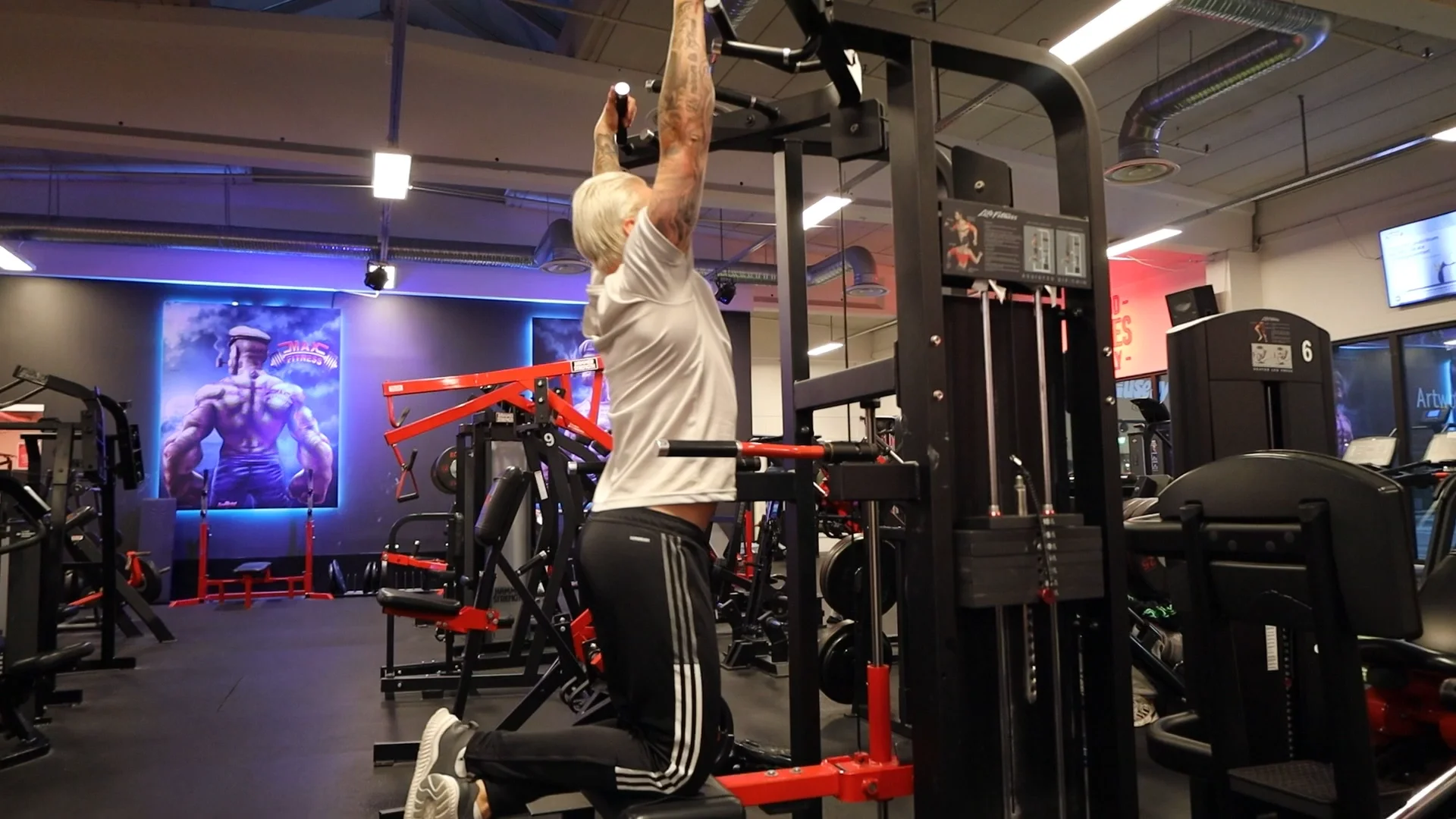 PULL UPS MED VEKT MASKIN on Vimeo