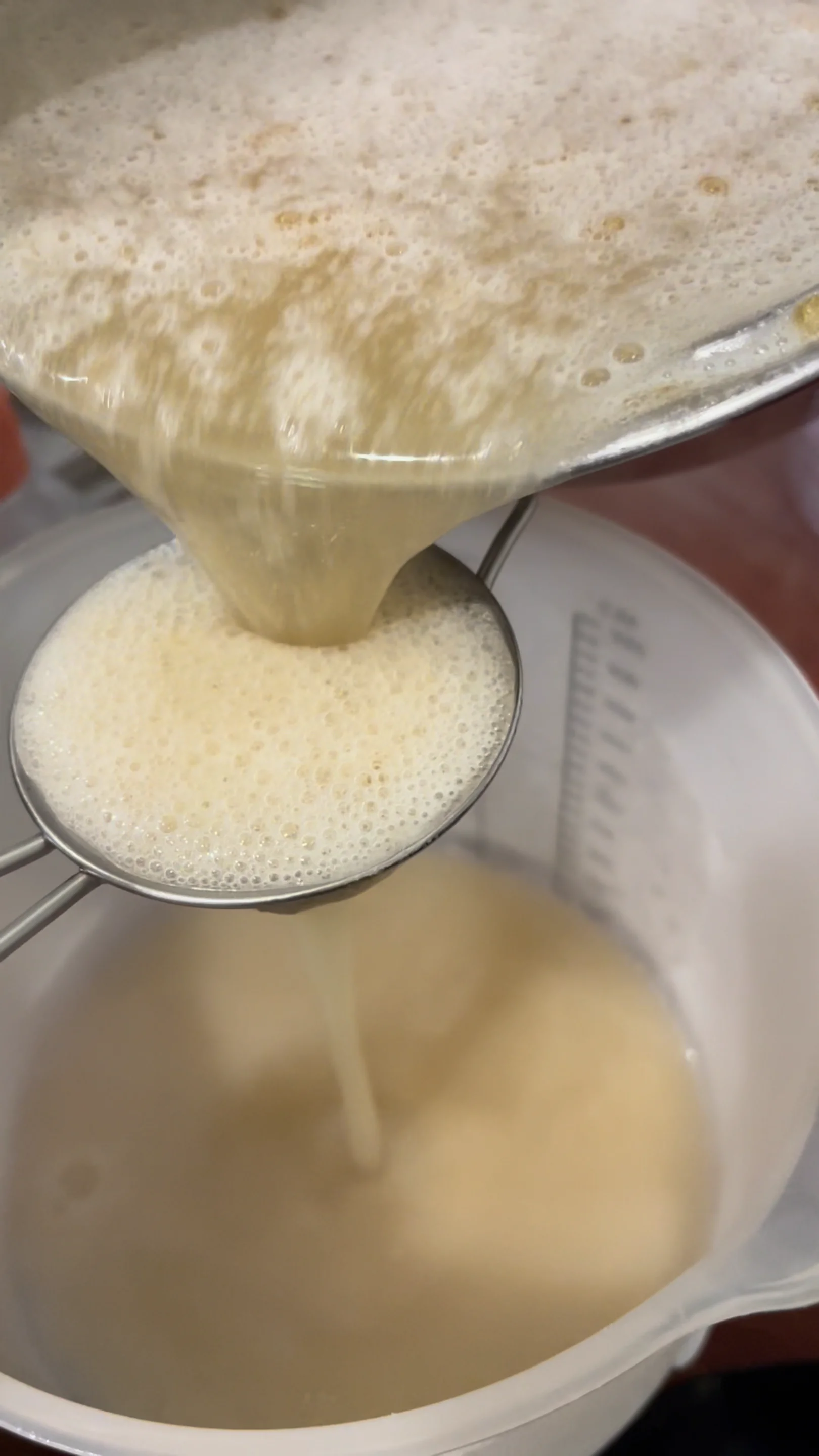 AMY COTTRELL making of bioplastic skirt on Vimeo