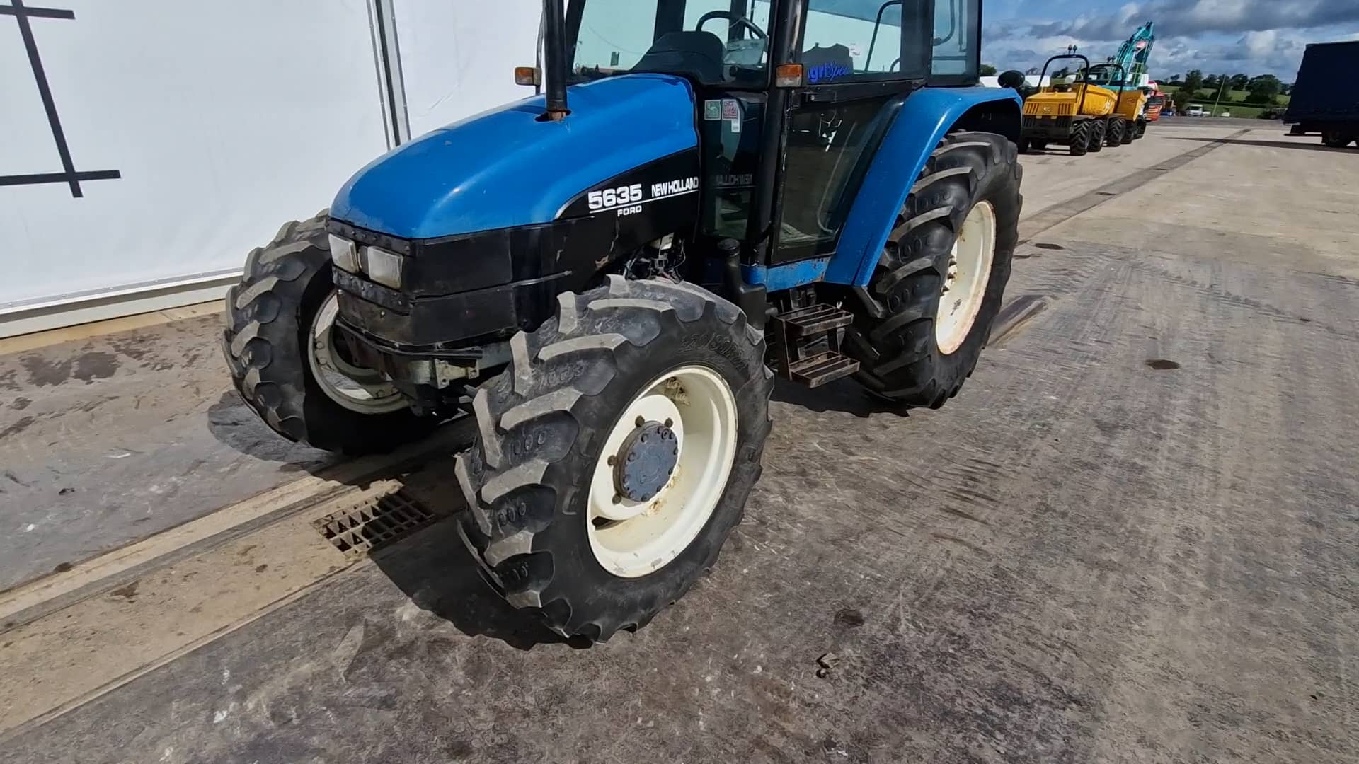 New Holland 5635 - Dromore October 23 on Vimeo