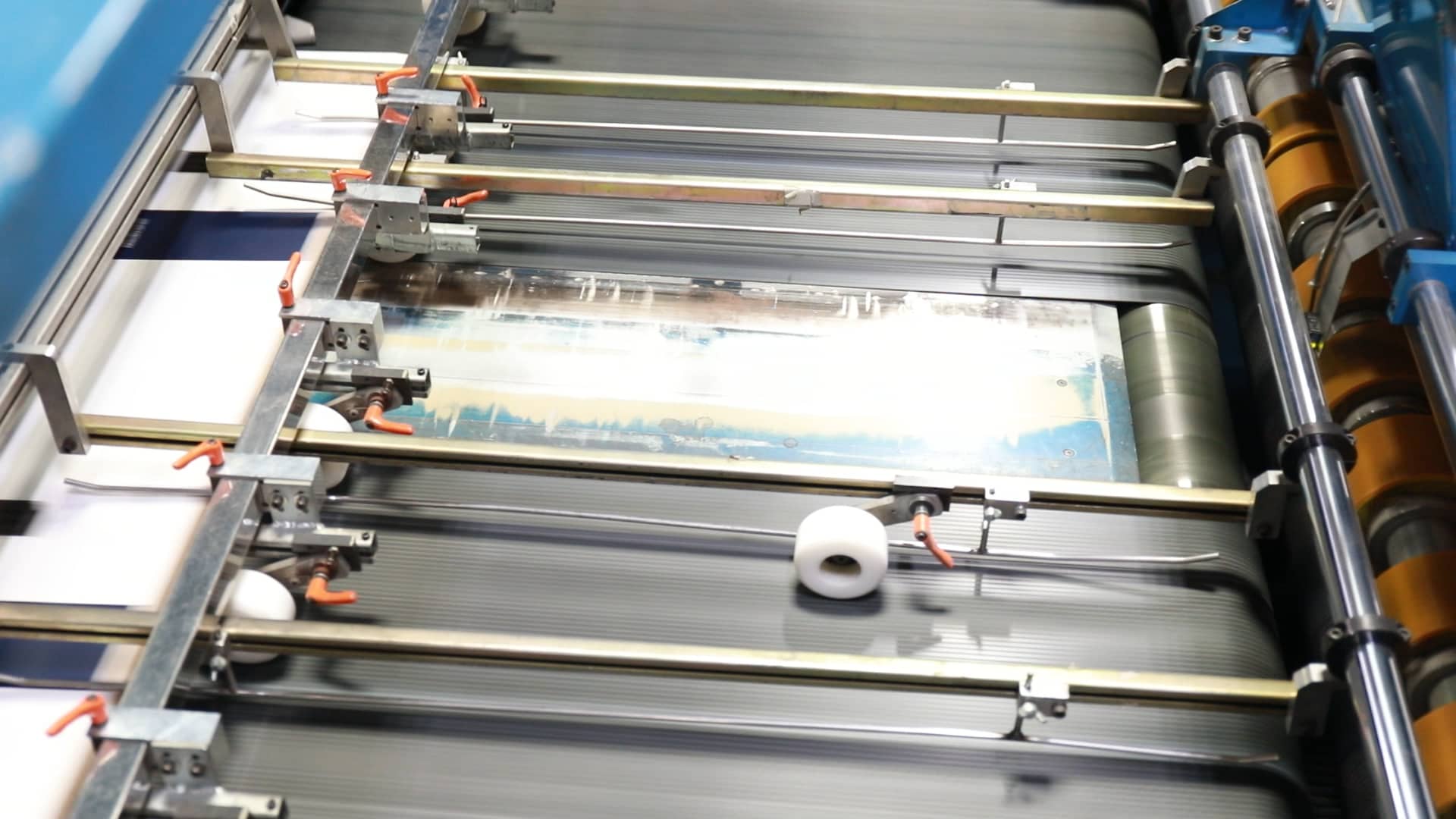 Medtronic Corrugated box manufacturing process on Vimeo