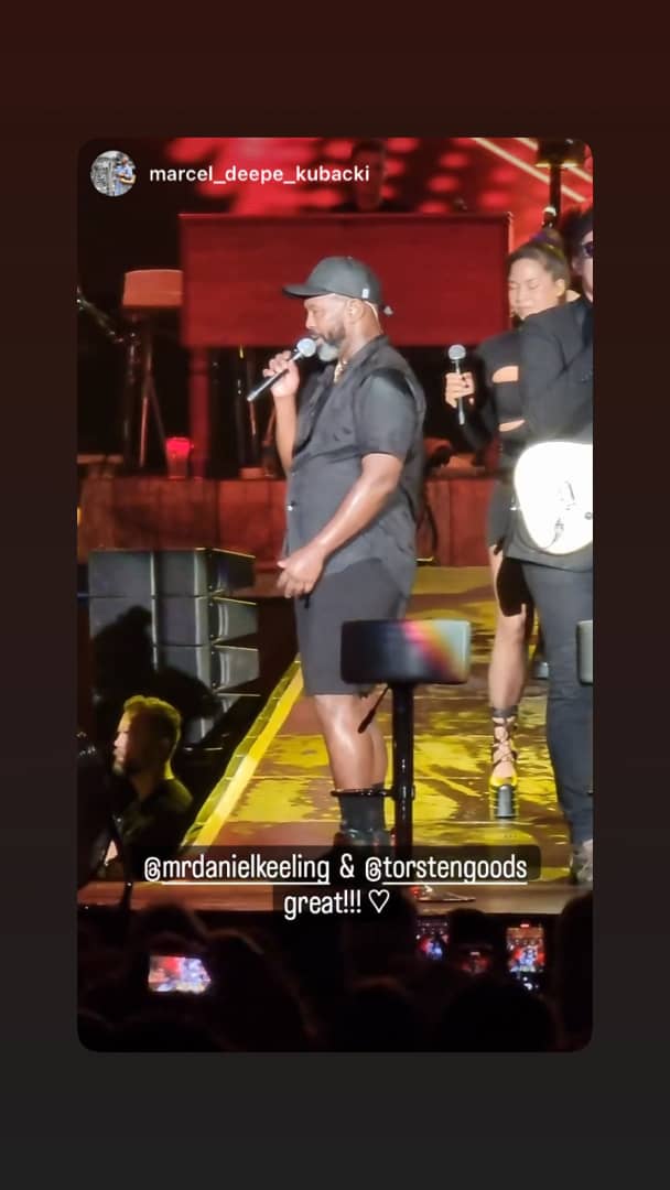 Closer view of Daniel Keeling singing the beginning of "Proud Mary" at ...