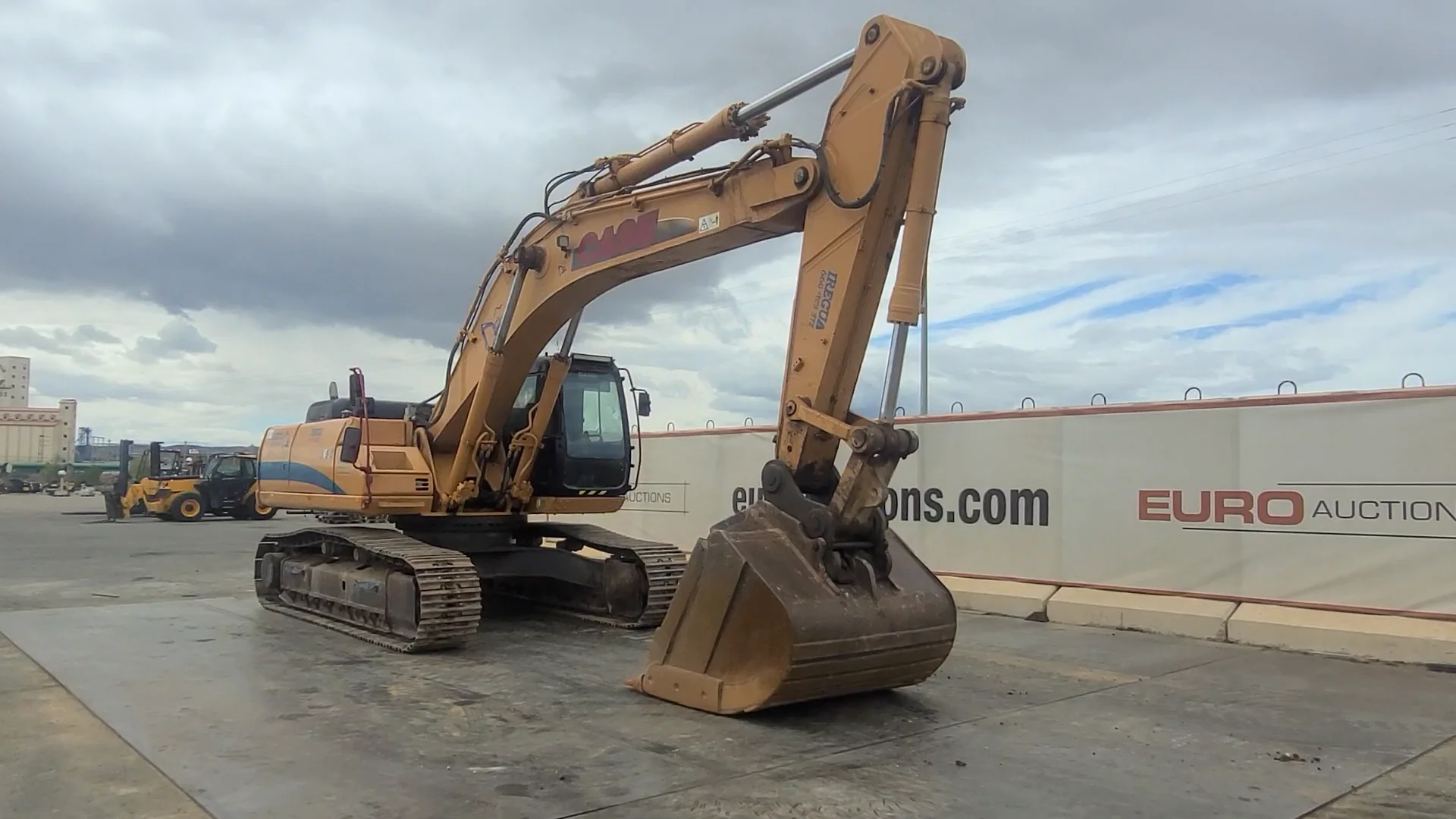 Case CX350 - Zaragoza August 23 on Vimeo