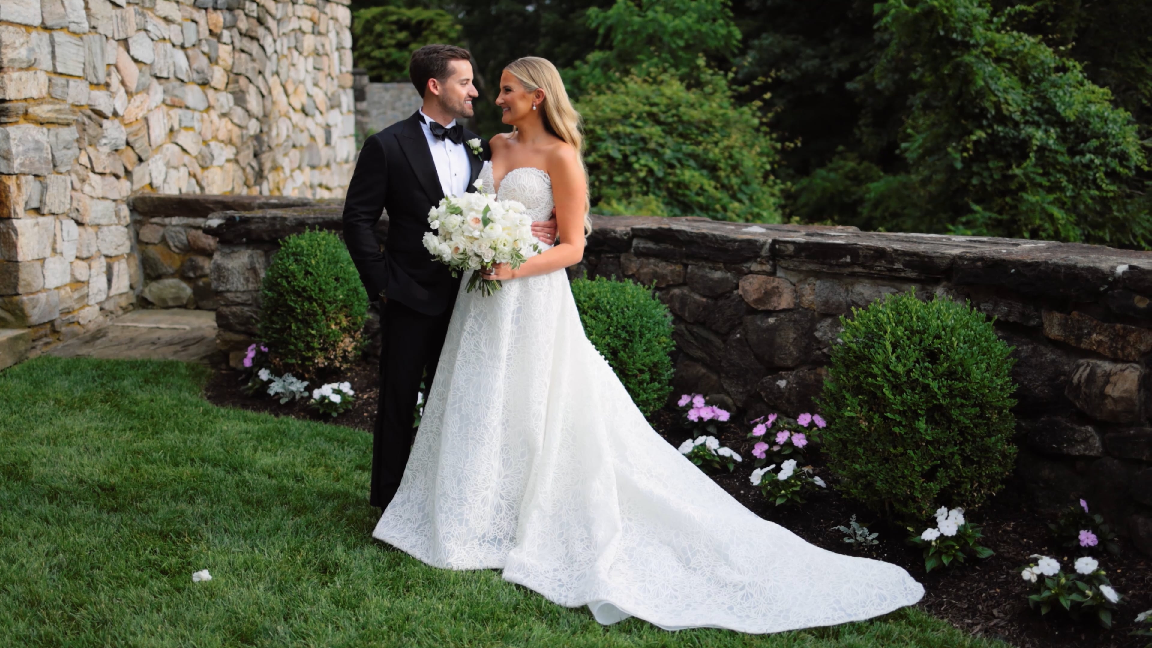Nicole & Nicholas - NST Pictures :: Le Chateau Wedding :: South Salem ...