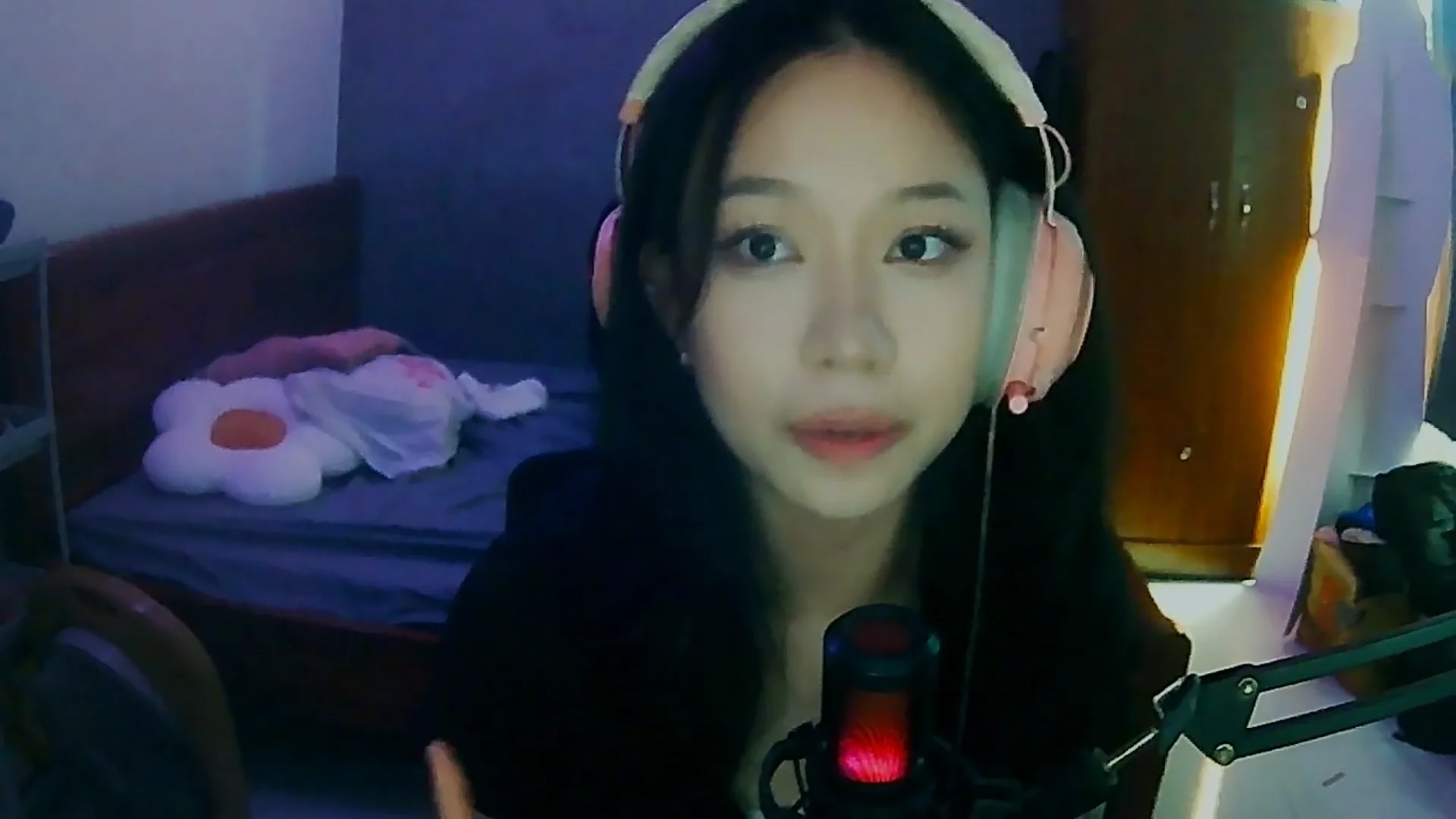 Trang H. tutor video introduction on Preply