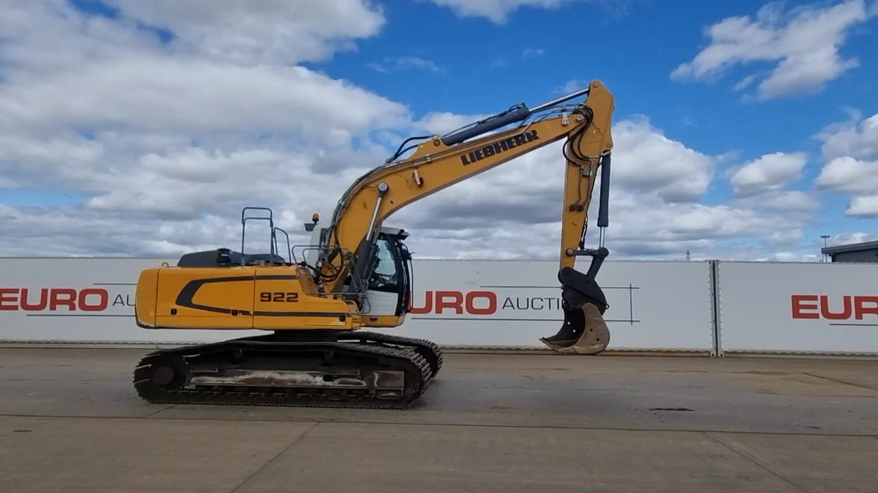Liebherr R922 - Leeds September 23 on Vimeo